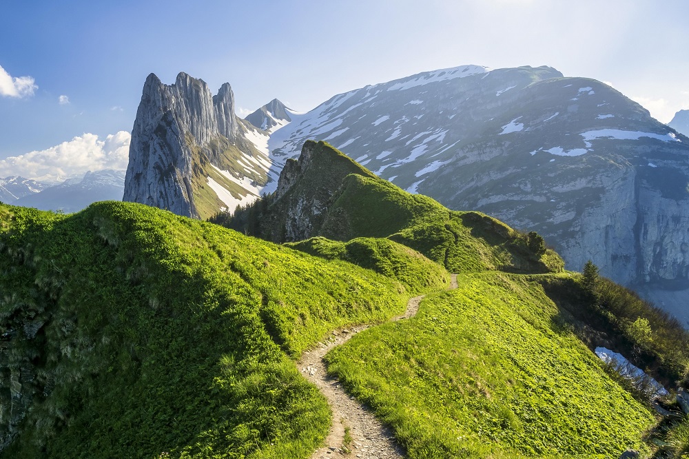 Alpes : 5 super guides pour planifier son séjour en haute altitude